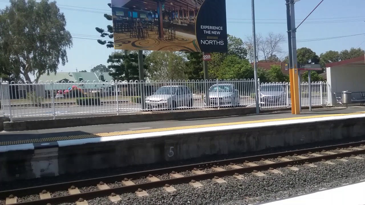 Aurizon's 2841 blasts thru Lawnton station on #Y776. 24/09/2017. - YouTube