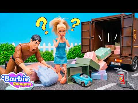 Kargo arabası Barbie'nin kargo paketlerini düşürüyor, ama Barbie her şeyi düzeltiyor! Kukla oyunu.