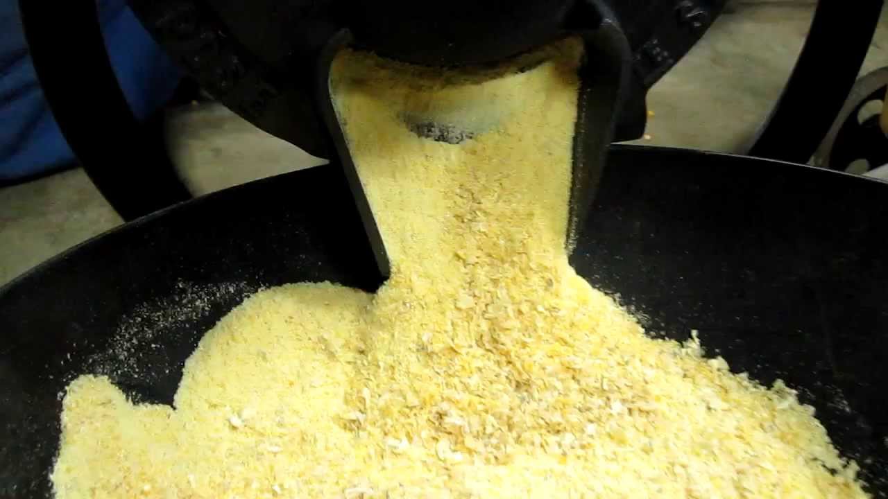 Fairbanks Morse Z engine & Nestor Martin, making cornmeal - YouTube