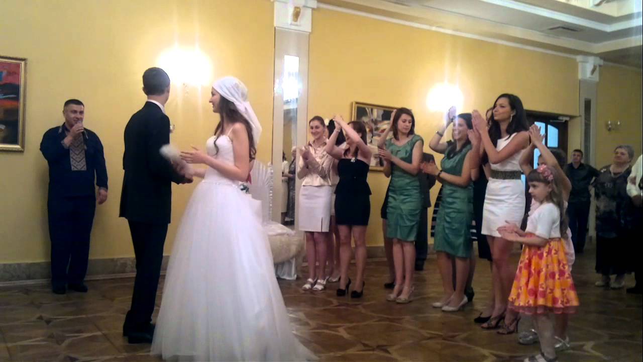 Ukrainian beautiful wedding to LIVIV .From ROMA - YouTube