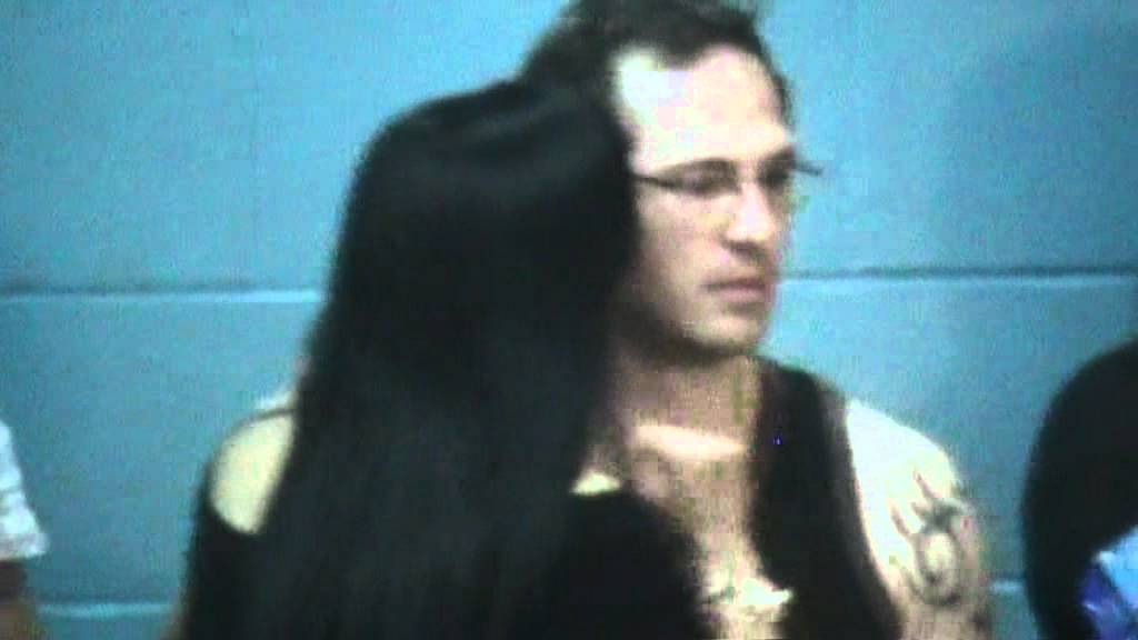 Steve Loftus boxing at Fenton Manor - entrance music - YouTube