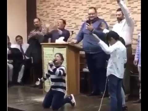 Impresionante como canta este niño ( Perdoname )