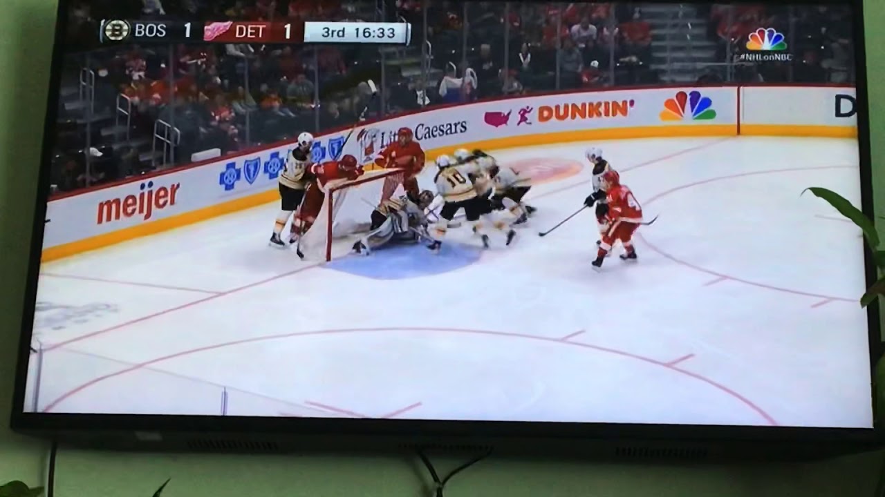 NHL: Boston Bruins @ Detroit Red Wings (Foul) - YouTube