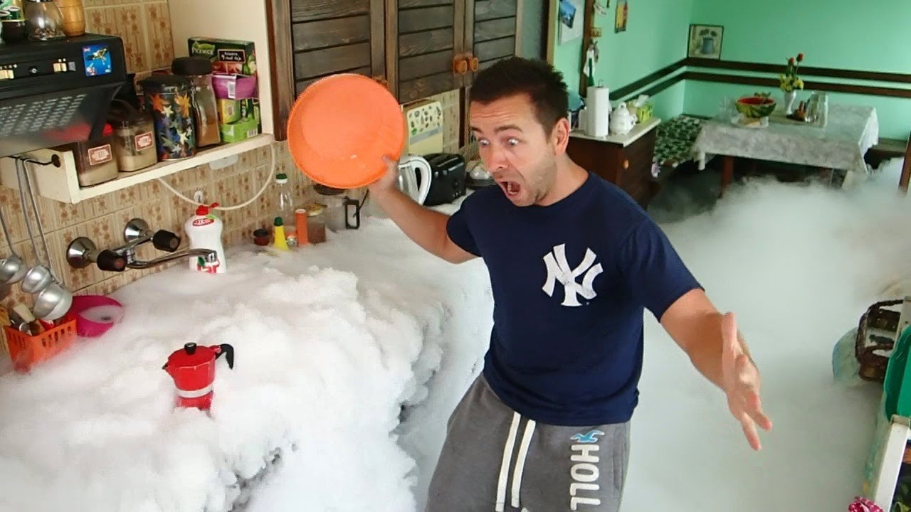 DRY ICE EXPERIMENT AT HOME !! Kitchen full of fog !! - YouTube