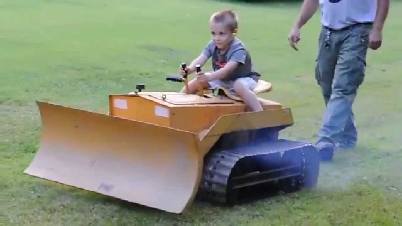 Cash on 1967/1968 Struck Mini Dozer - YouTube