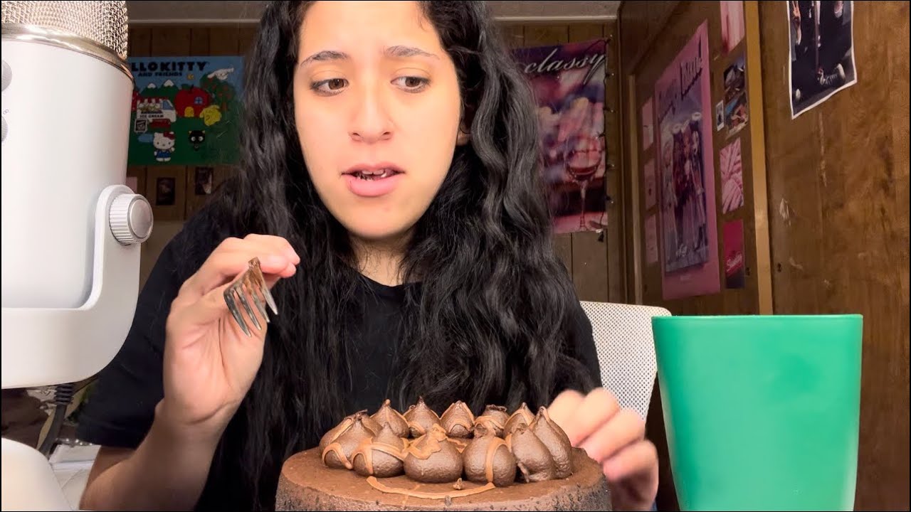 1000 Subscriber Celebration// Eating Cake + Q&A 🎉🎂🍴 - YouTube