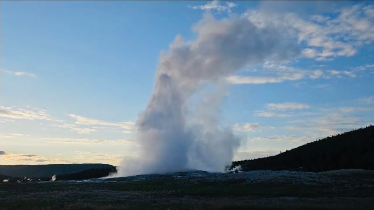OLD FAITHFUL GEYSER | FULL ERUPTION VIDEO🌋#yellowstonenationalpark # ...