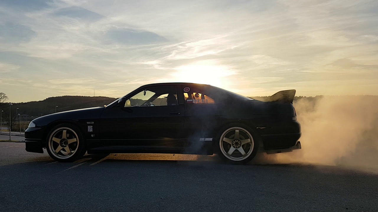 Sunset burnout skyline r33 gtst 😊 - YouTube