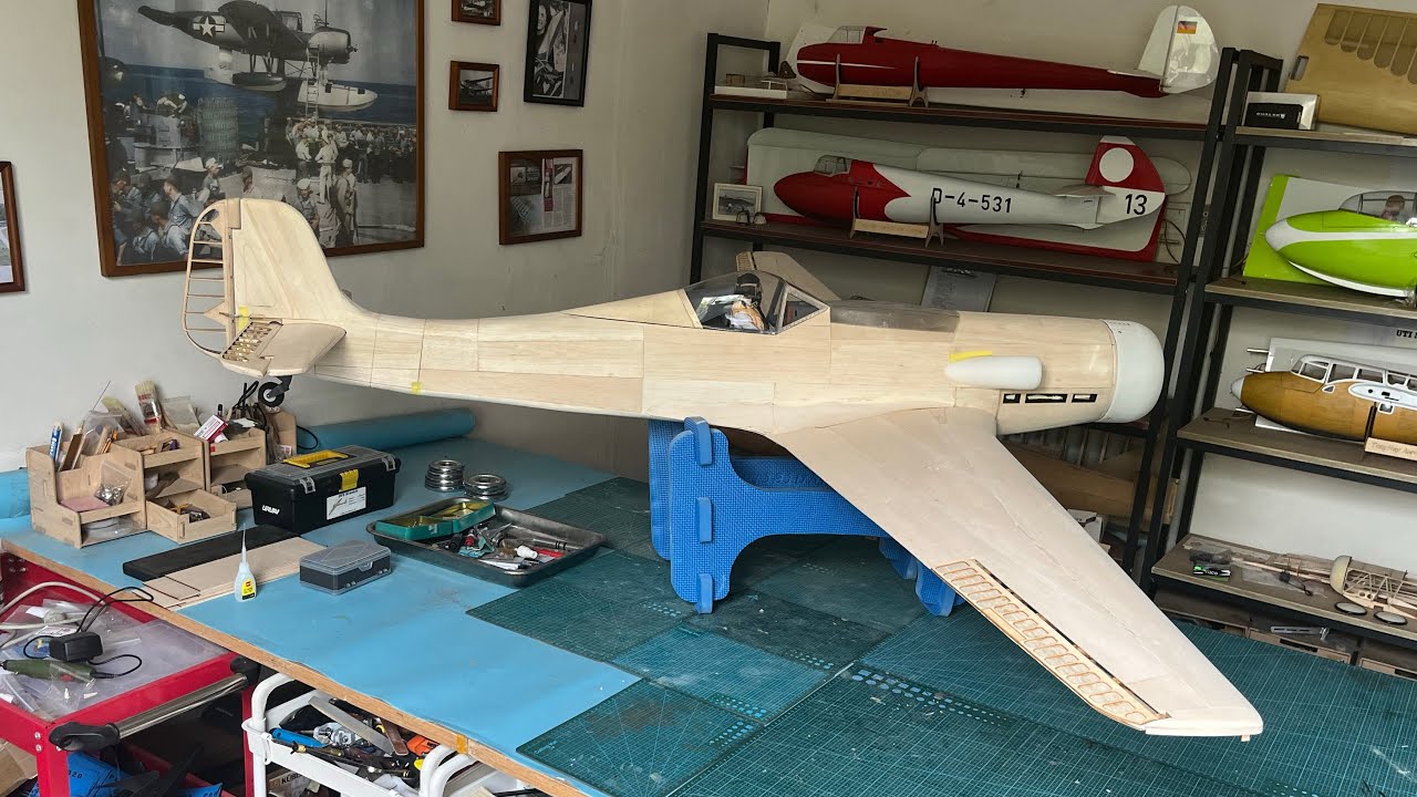 Unbelievable Detail! Focke Wulf TA-152H 1:6 Scale Model Airplane ...