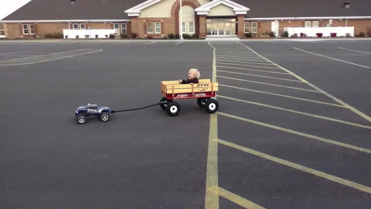 RC Car Pulling a Wagon - YouTube