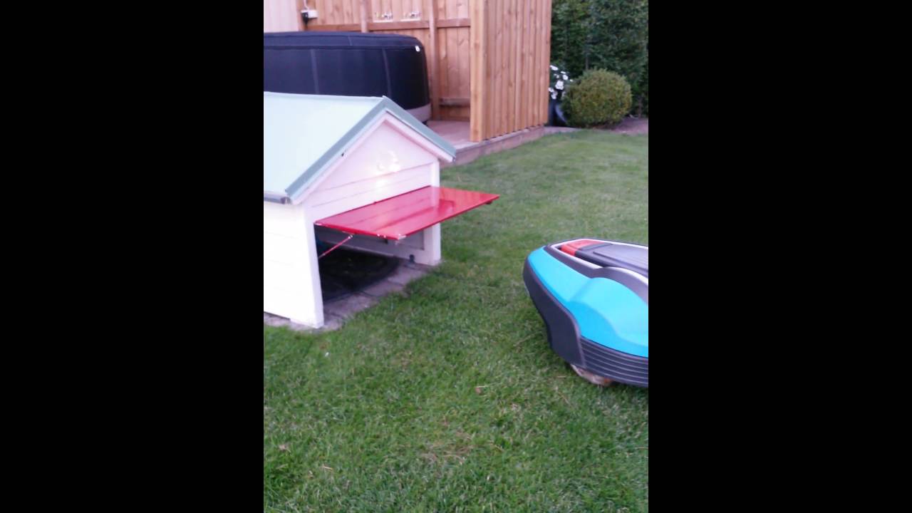 Robotgräsklippare garage | Robot lawn mower garage - YouTube