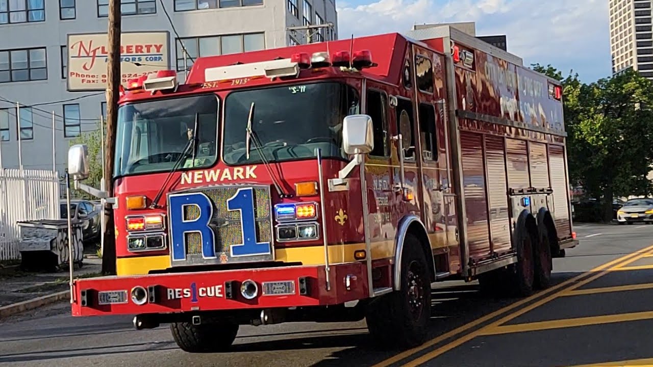 Newark Nj Fire Department Rescue 1 Responding code 3 Route 21 5-11-21 ...