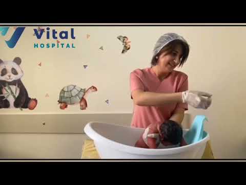 Analar məktəbi. Körpənin çimizdirilməsi prossesi 050-312-23-12