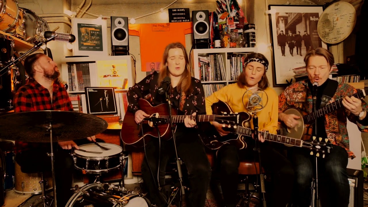 Family Sessions #68 // "You Showed Me'" (The Byrds) ft. Vilde Bye ...