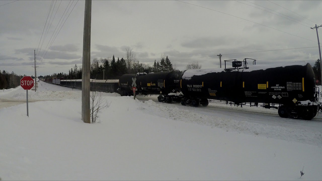 FAST BNSF FREIGHT TRAIN IN SNOW! | Escanaba & Lake Superior Railroad ...