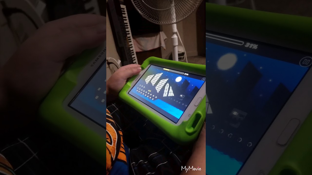 Kid rages over geometry dash - YouTube