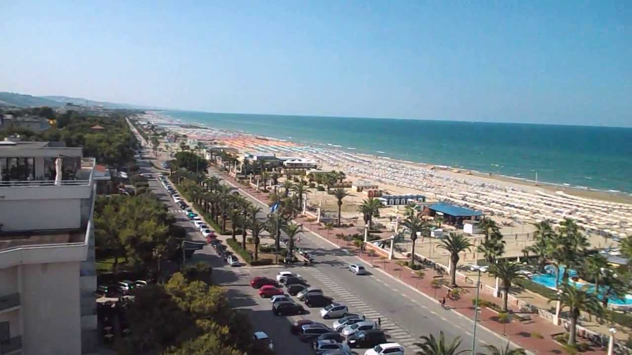 GIULIANOVA "LA SPIAGGIA VISTA DALL'ALTO" - YouTube