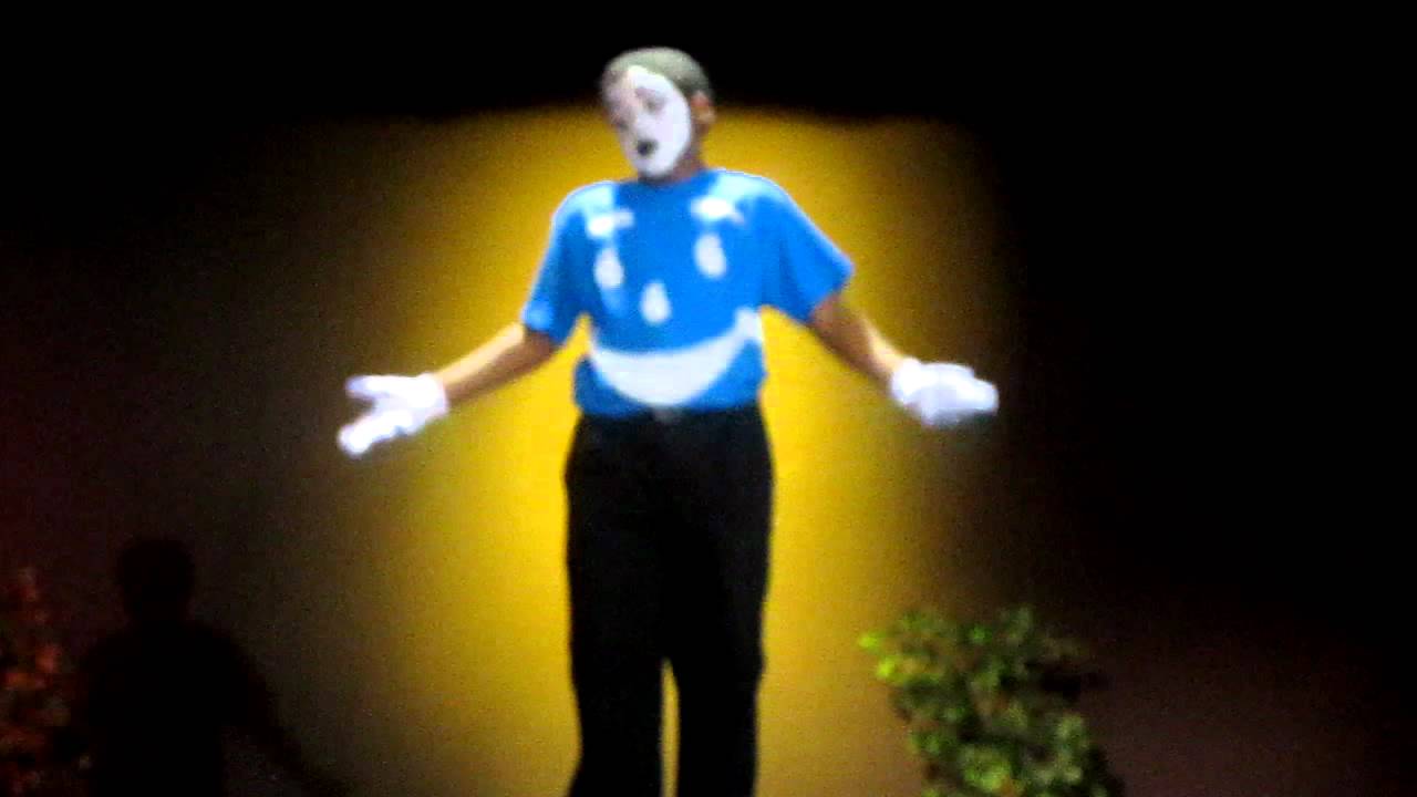 Malique Hawkins Mimes to 'I Smile' by Kirk Franklin.MOV - YouTube