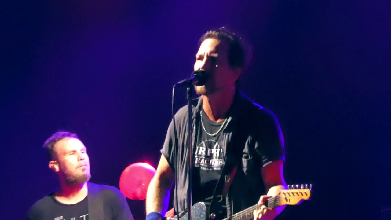 Pearl Jam - I Am Mine - Live @ Wrigley Field Chicago, IL 8.22.16 HD SBD ...