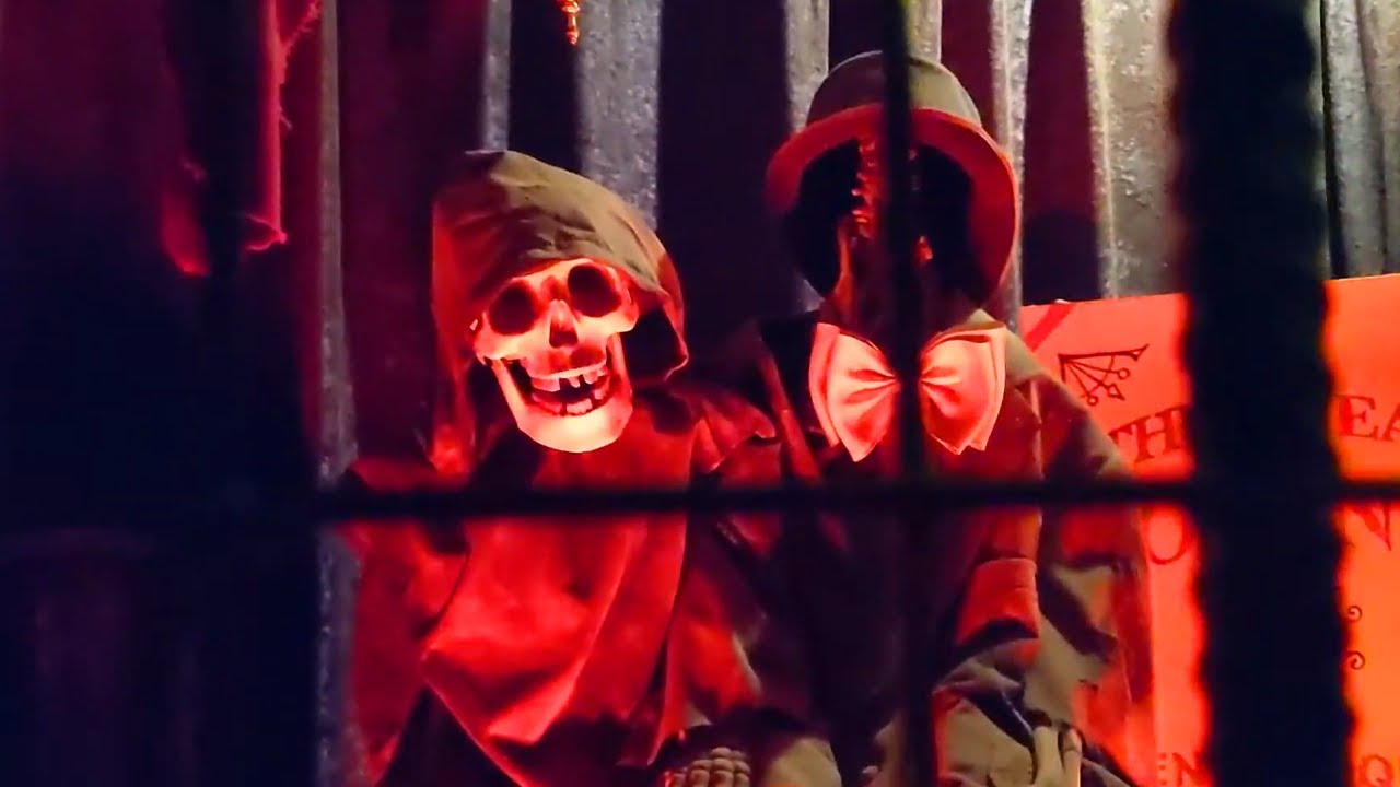 The Haunted Farmhouse | Vala's Pumpkin Patch 2020 - YouTube