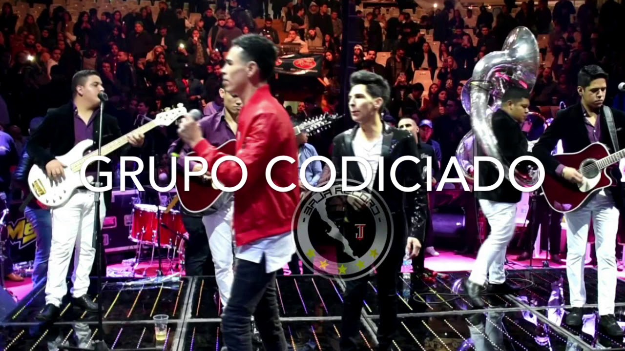 Grupo Codiciado - Me Haces Falta (en vivo) - YouTube