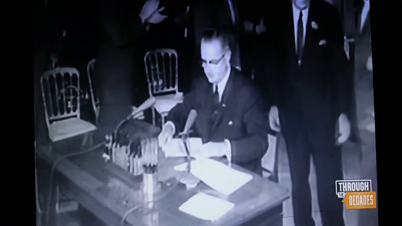 THAT SCAPE GOAT DIDN'T ( KILL ) KENNEDY THE RACIST WHITE SYSTEM KILL ...