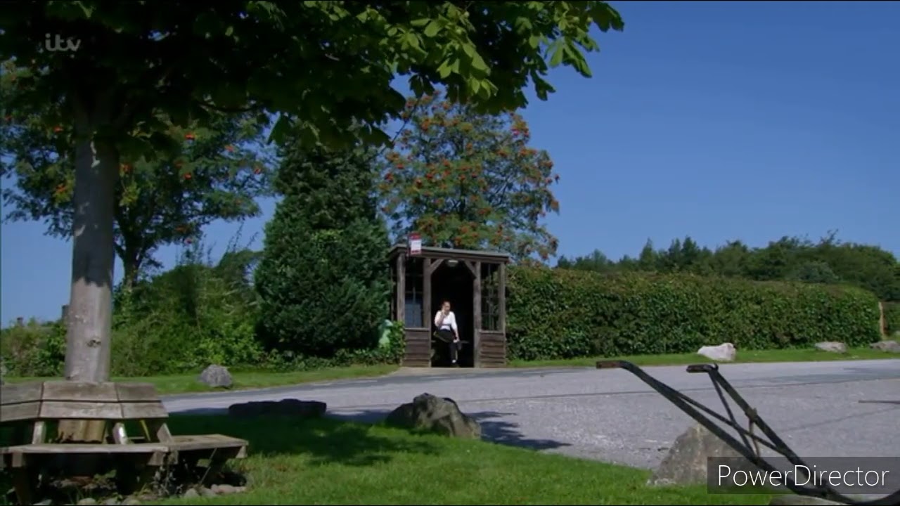 Emmerdale - Liv Scene - Part 3/3 (30th September 2020) - YouTube