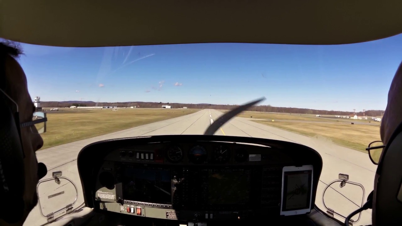 Landing in Dutchess County Airport KPOU in a DA40 - YouTube