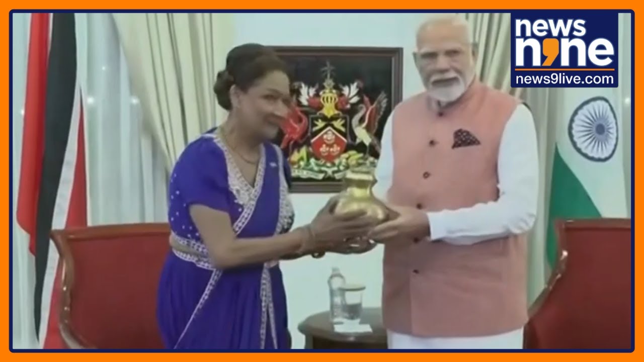 PM Modi Gifts Holy Water from Maha Kumbh & Ram Mandir Replica to ...