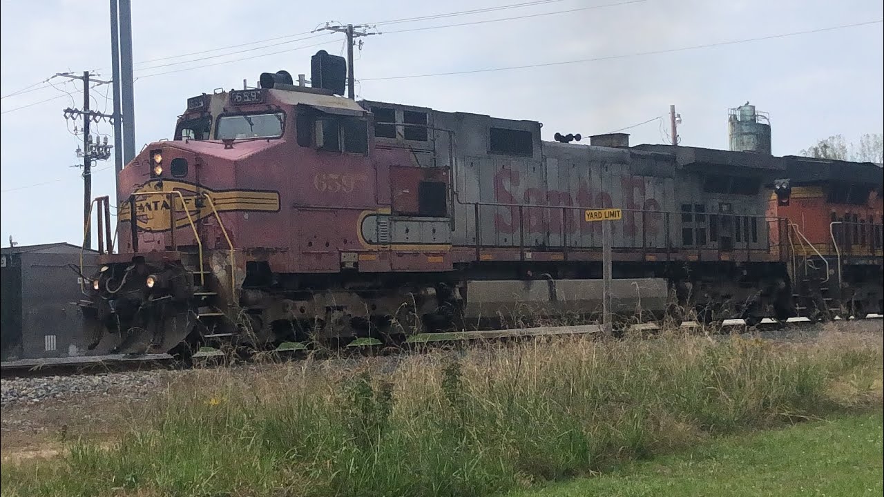 Santa Fe Warbonnet 659 Leads CN A48871! - YouTube