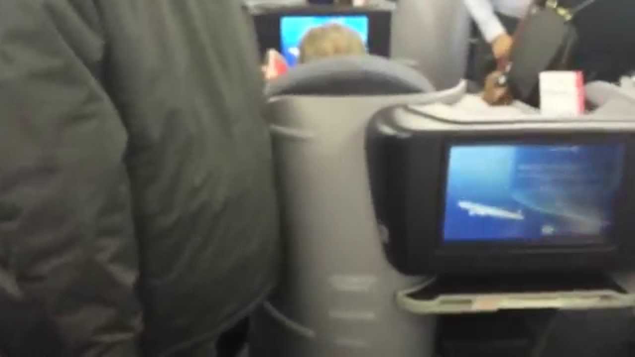 Boarding United 767-400 - YouTube