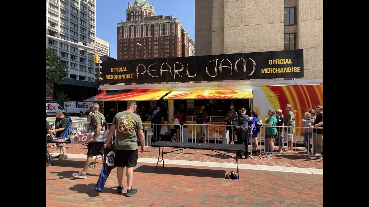 Pearl Jam, CFG Bank Arena, Baltimore, Pre-Concert Merch Line - YouTube