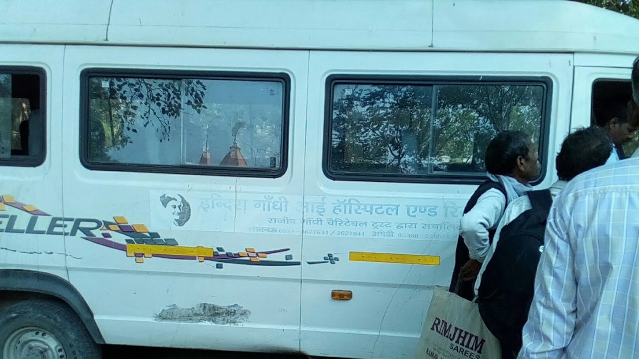 Nishulk chashma vitran balamau thana ke pass - YouTube