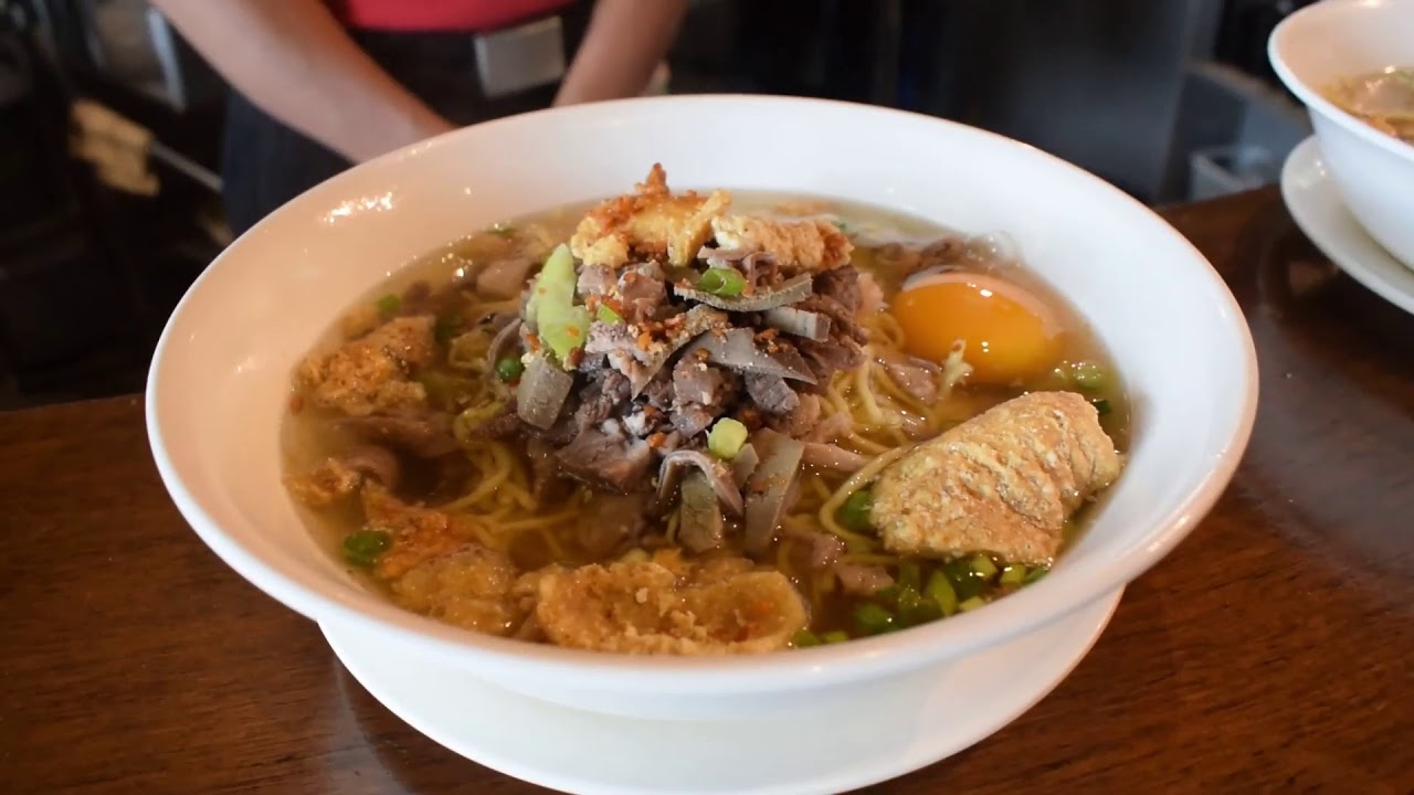 Our Decos La Paz Batchoy - Robinsons Jaro Experience - YouTube