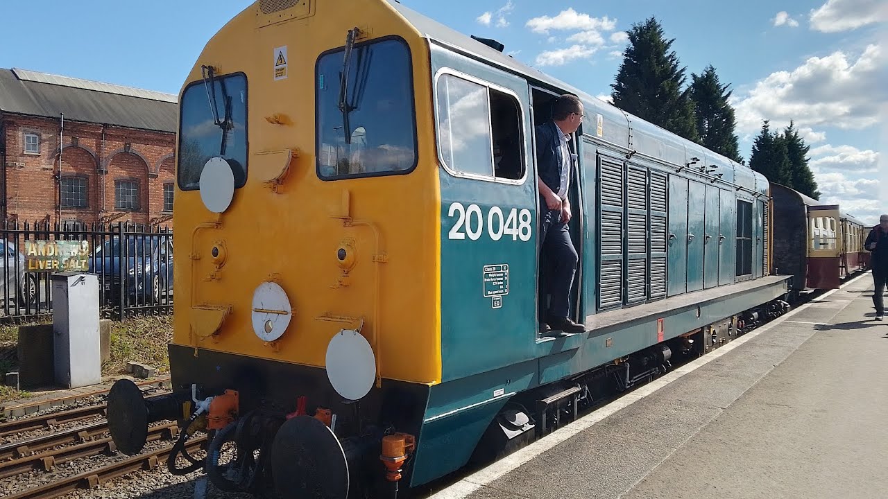 class 20048 arriving at Kidderminster to couple up and 66188 with metal ...
