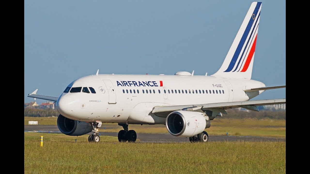 Little AirFrance Airbus A318 Babybus departing RWY12L at Montpellier ...