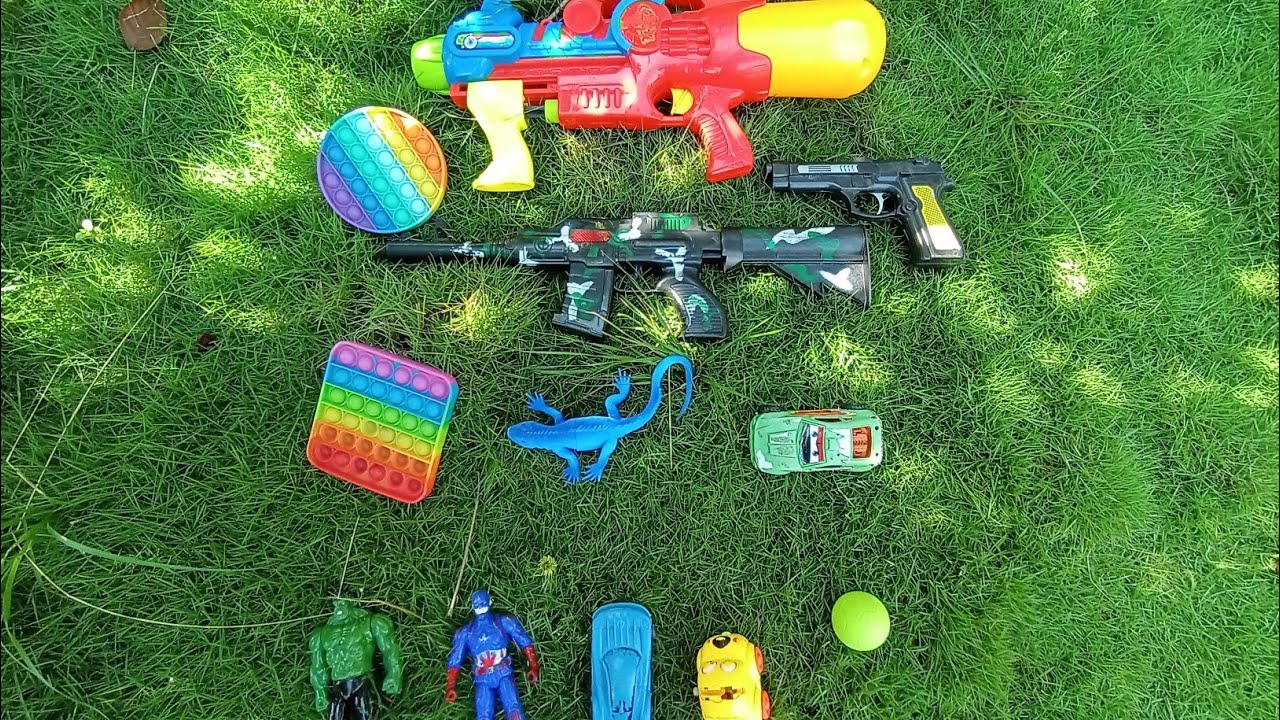 mencari mainan anak anak ,senjata air, senjata,Hulk,mobil mobil,bola ...