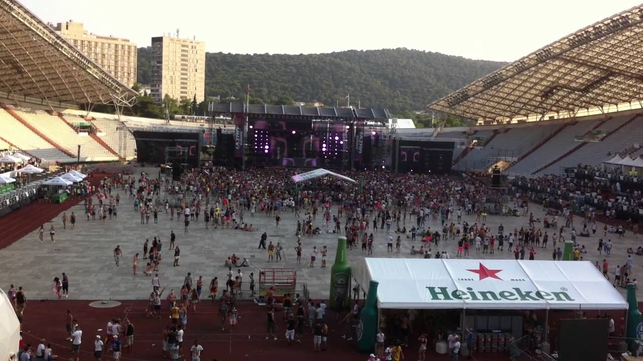 IMG 2416 Ultra Music Festival Split 2013 - YouTube