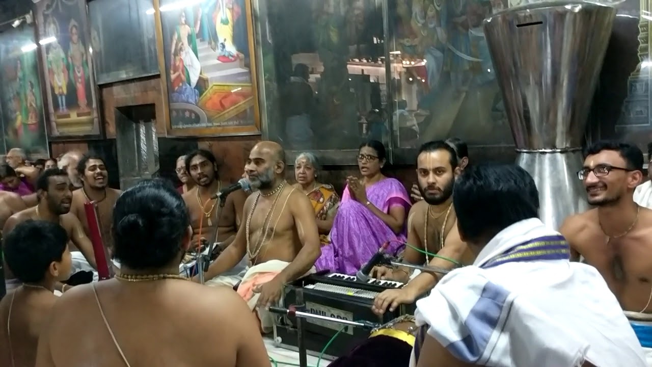 Brahmasri Vittaldas Maharaj inside Udupi Sri Krishna Temple - 11th Dec ...