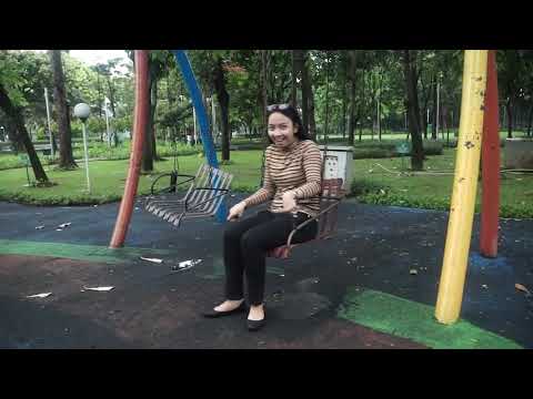 Pretty girl farting in public(part 1)-frank indonesia lucu banget!!