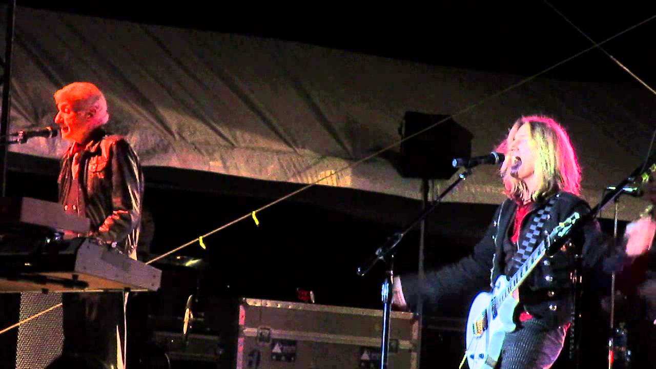 Blue Collar Man-August Zadra from Dennis DeYoung Band 9/19/2015 - YouTube