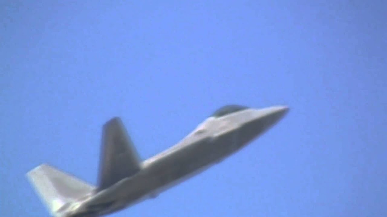 Sun n' Fun F-22 Demo w/ Heritage Flight - YouTube
