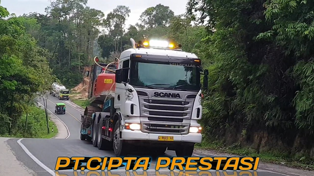 TRUCK LOWBOY SCANIA R580 MUATAN ALAT BERAT LINTAS KALIMANTAN - YouTube