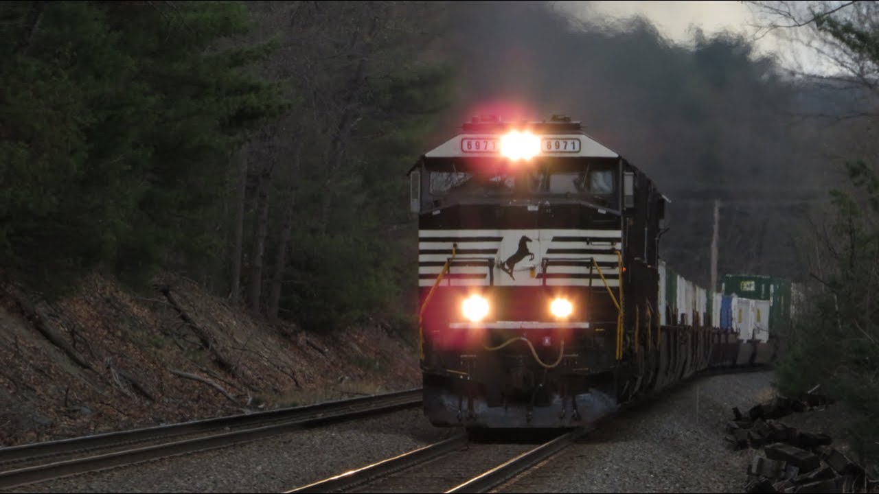 April 2023: Union Pacific SD70ACe on NS 264 And KCSM On CSX M427! - YouTube