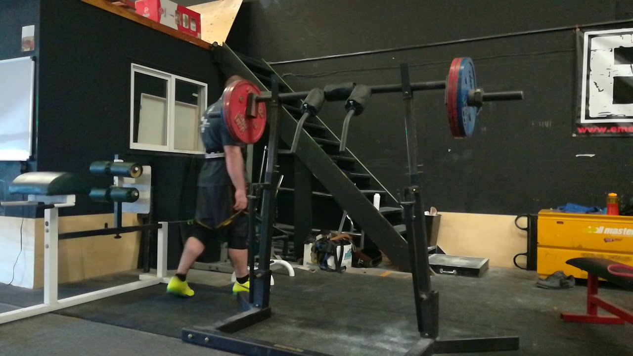 363x2 SSB squat - YouTube