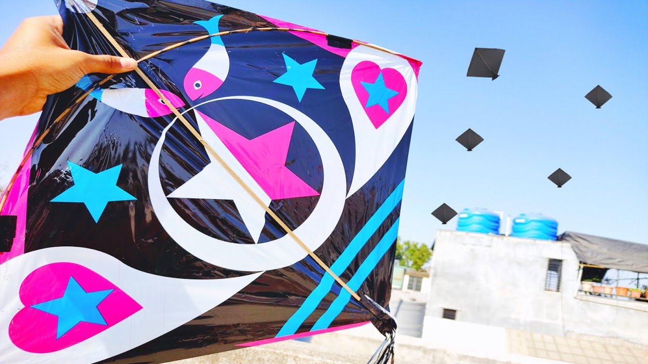 Big Tukkal Kite Flying Door With Catch || Gudda Kite Flying With ...