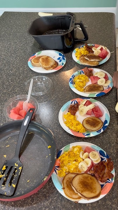 3/ MAMA MAKING IT HAPPEN😓 #minivlog #life #foryou #shorts #mom #motivation #food #cooking #fyp ...