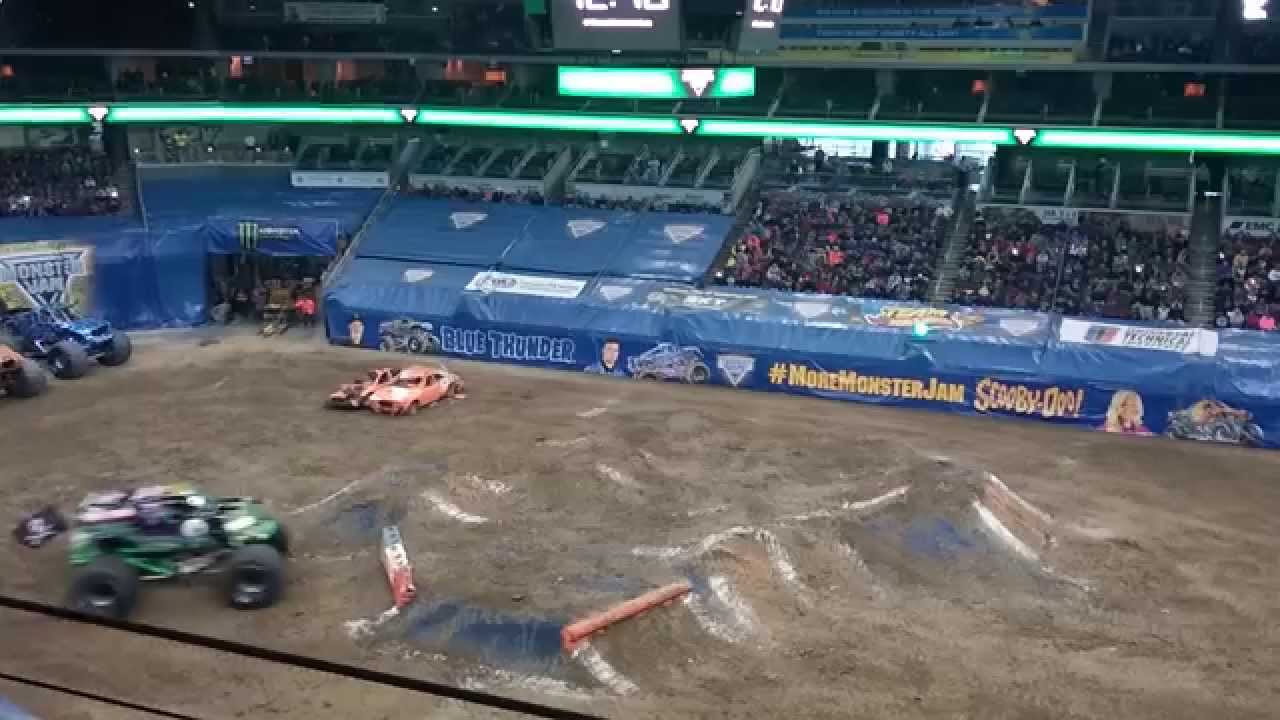 2015 Monster Jam Des Moines, IA Wells Fargo Center Grave Digger Back ...