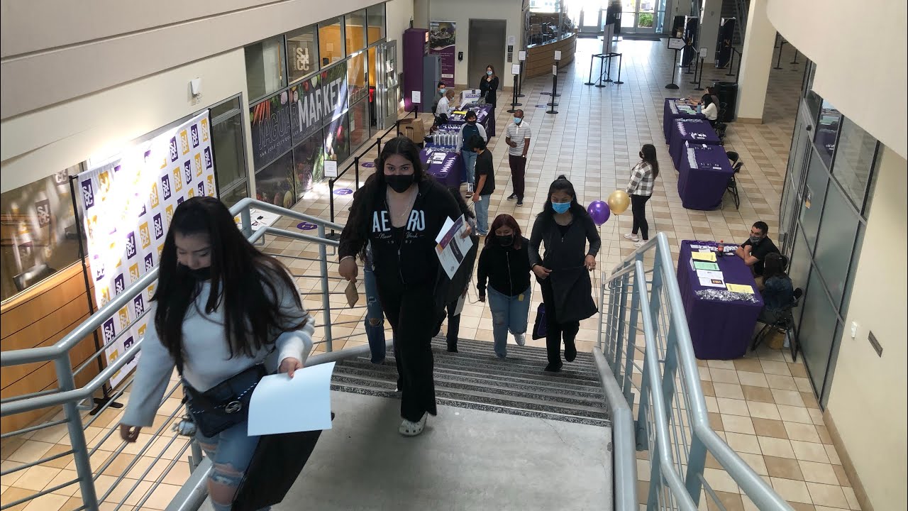 High school students visit the campus of SJCC - YouTube