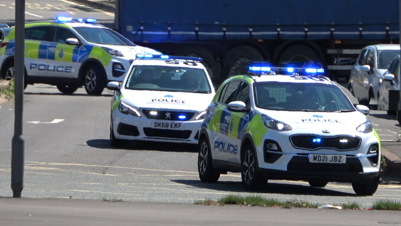 AWESOME SIRENS! Fast Police cars in Convoy & Ladder Fire Truck ...